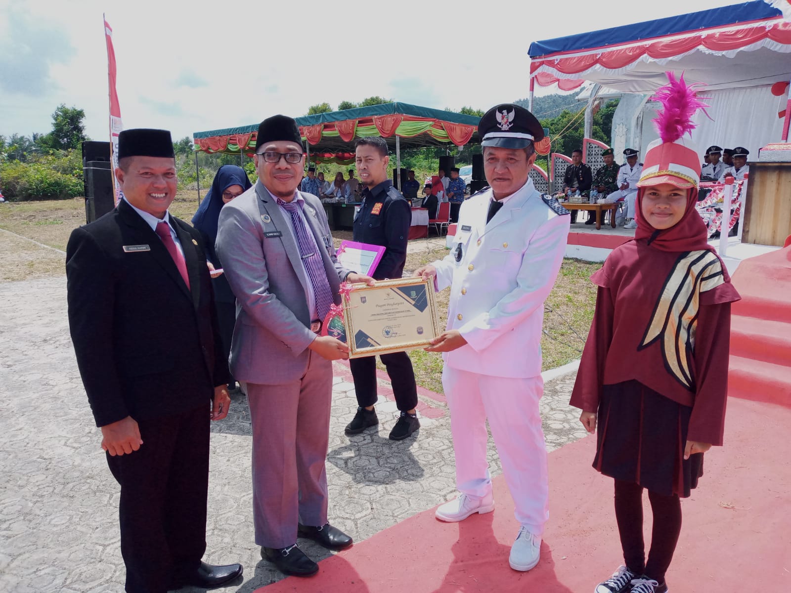 Kadisdukcapil Natuna menghadiri Upacara HUT RI Ke-78 Di Kecamatan ...